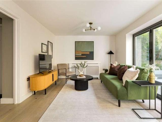 2 bed flat for sale