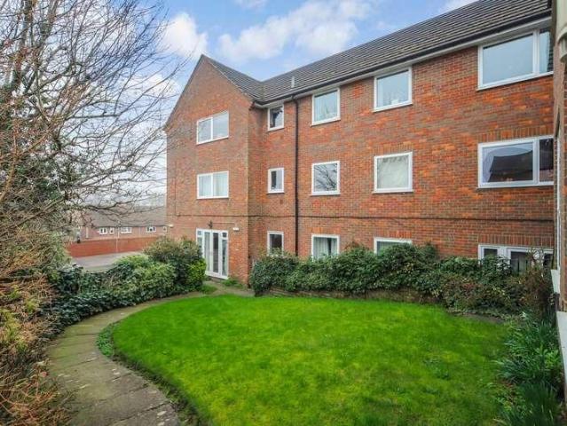 2 bed flat for sale