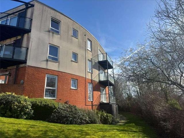 2 bed flat for sale