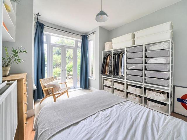 2 bed flat for sale