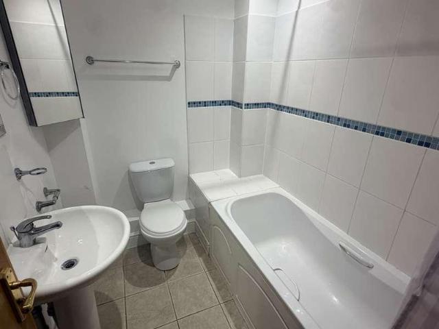 2 bed flat for sale