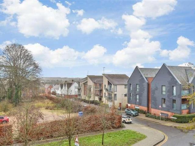 2 bed flat for sale