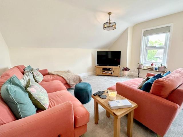 2 bed flat for sale
