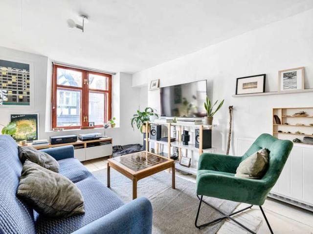 2 bed flat for sale