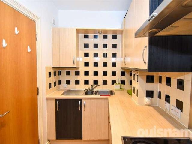 2 bed flat for sale