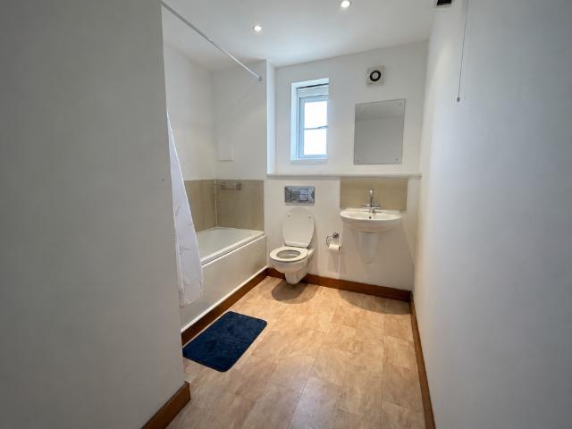 2 bed flat for sale