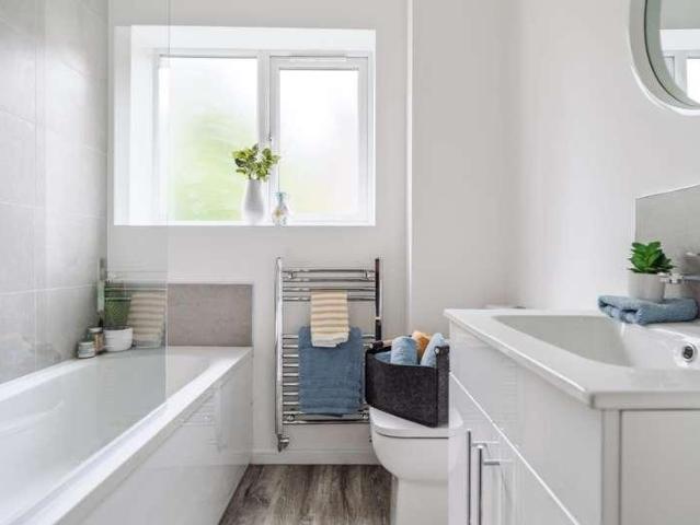 2 bed flat for sale