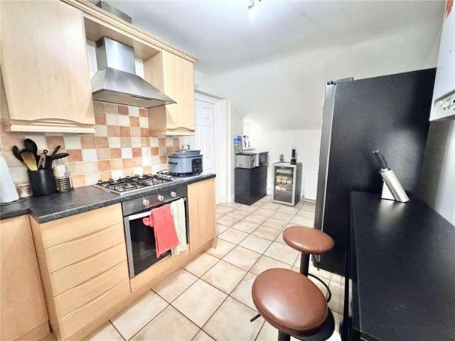 2 bed flat for sale