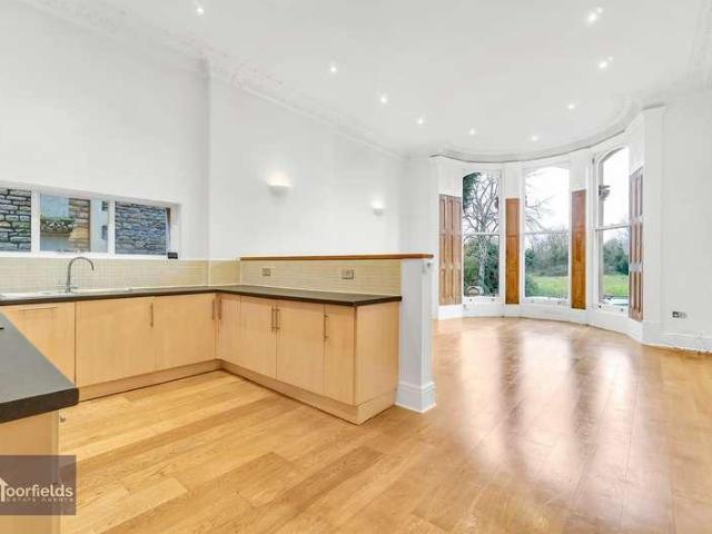 2 bed flat for sale