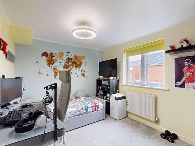 2 bed flat for sale