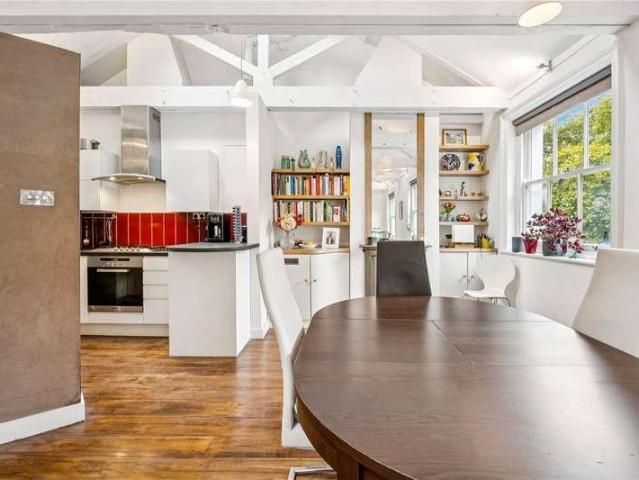 2 bed flat for sale