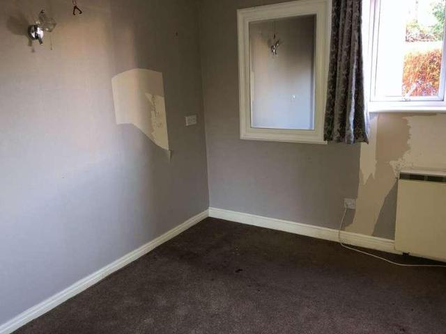 2 bed flat for sale
