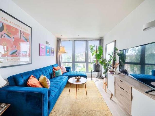 2 bed flat for sale