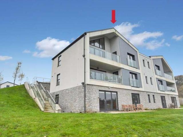 2 bed flat for sale