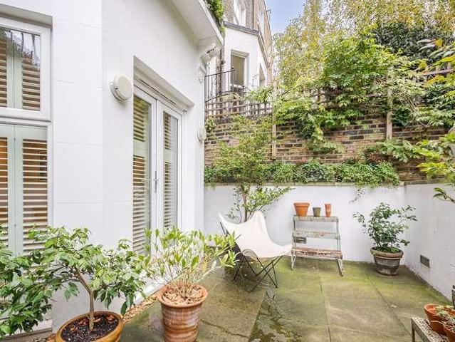 2 bed flat for sale