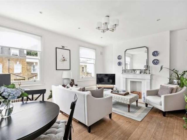 2 bed flat for sale
