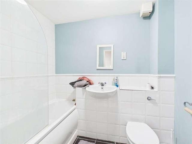 2 bed flat for sale