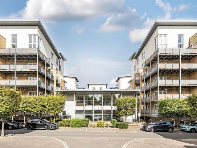 2 bed flat for sale