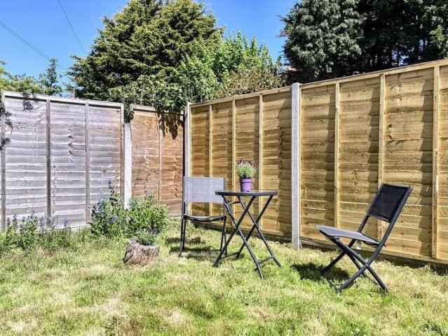 2 bed flat for sale