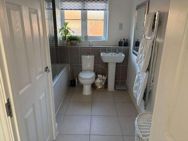 2 bed flat for sale