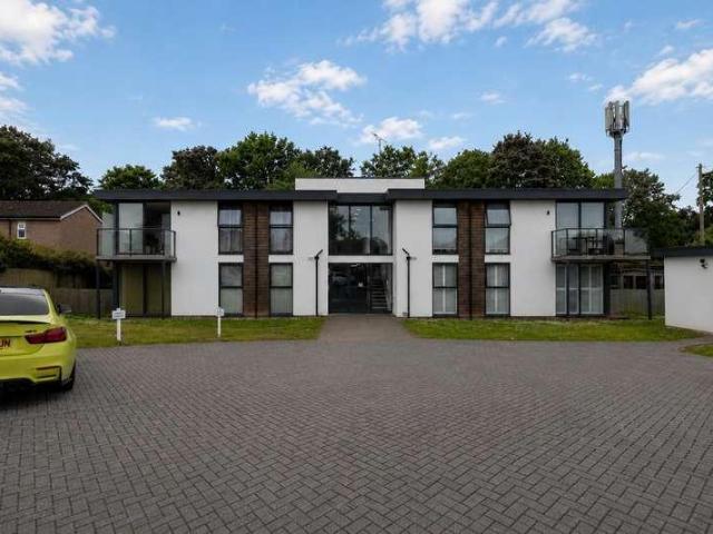 2 bed flat for sale