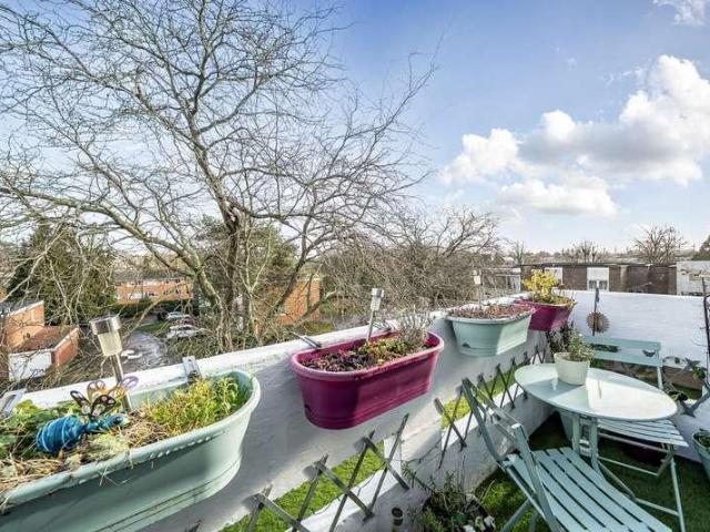2 bed flat for sale