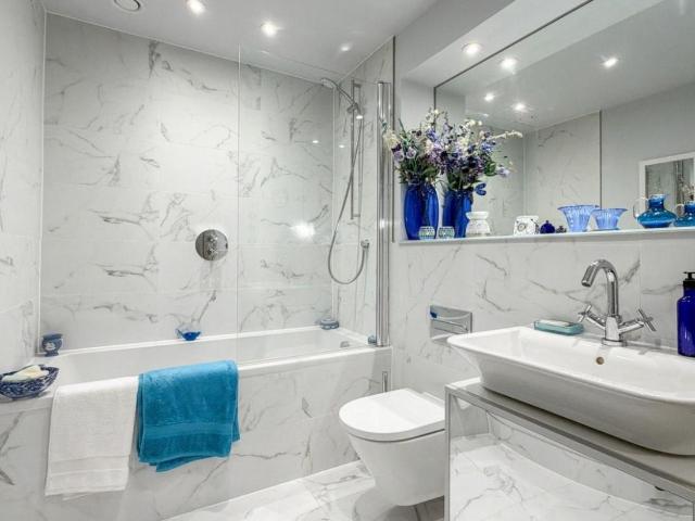 2 bed flat for sale