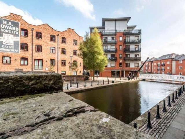 2 bed flat for sale