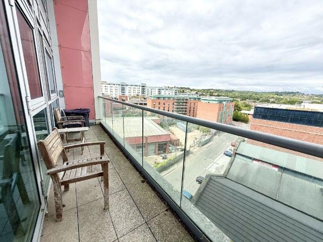 2 bed flat for sale
