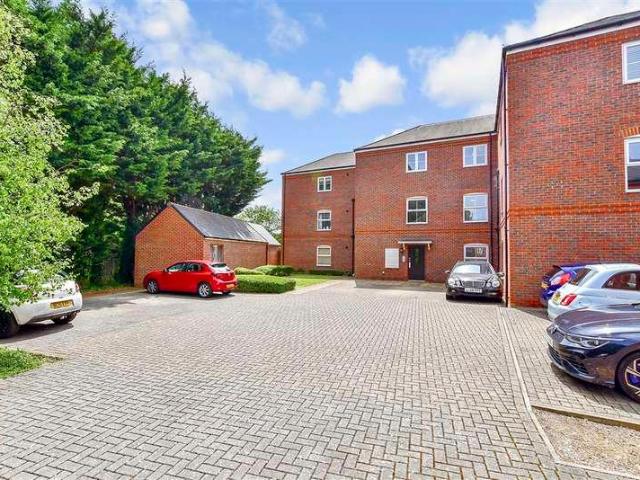 2 bed flat for sale