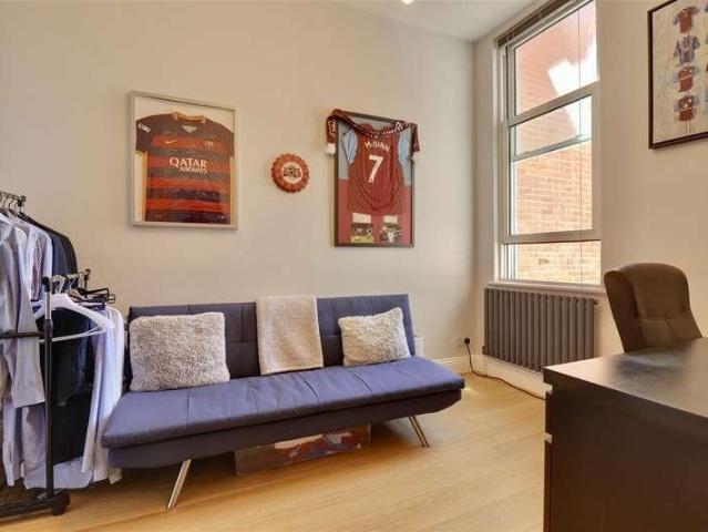 2 bed flat for sale