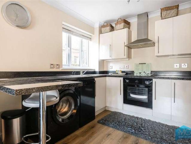 2 bed flat for sale