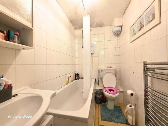 2 bed flat for sale