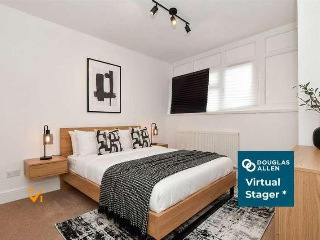 2 bed flat for sale