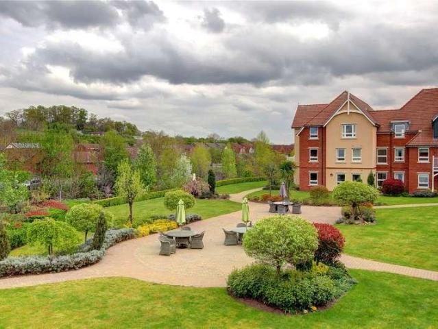 2 bed flat for sale