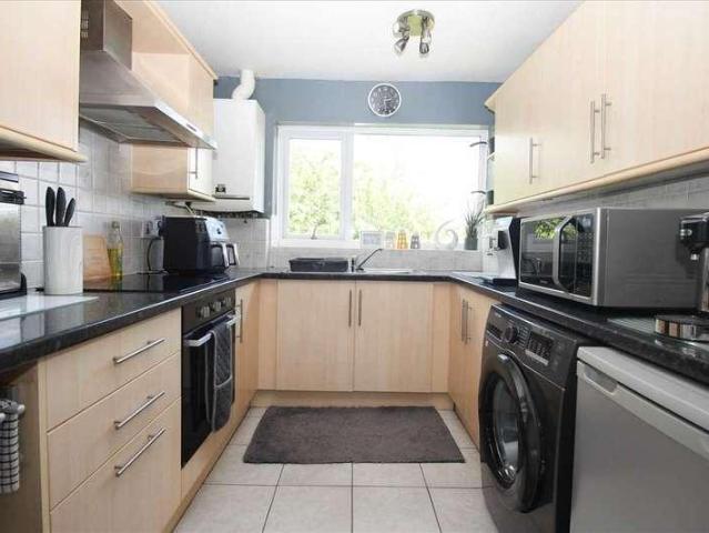 2 bed flat for sale