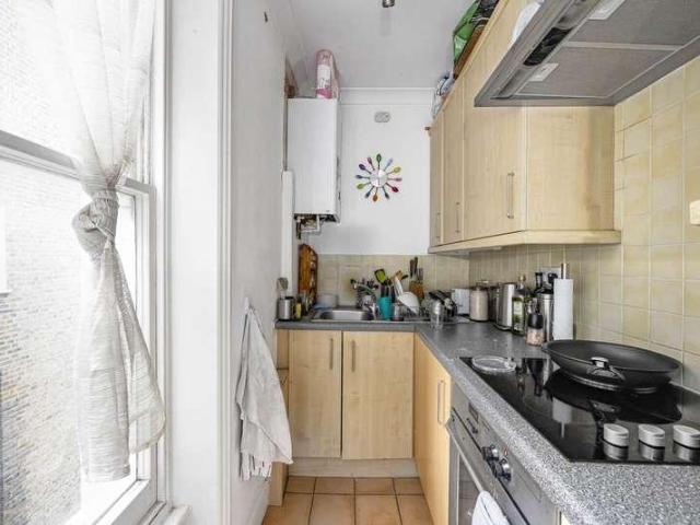 2 bed flat for sale