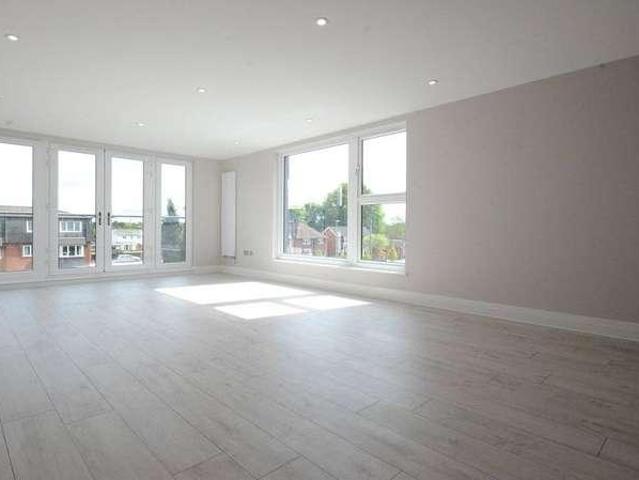 2 bed flat for sale