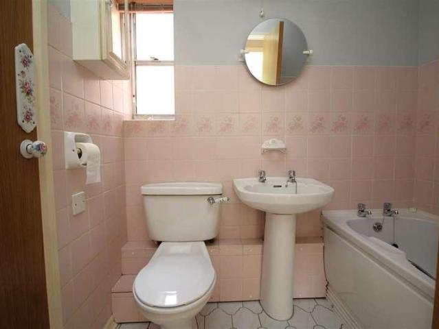 2 bed flat for sale