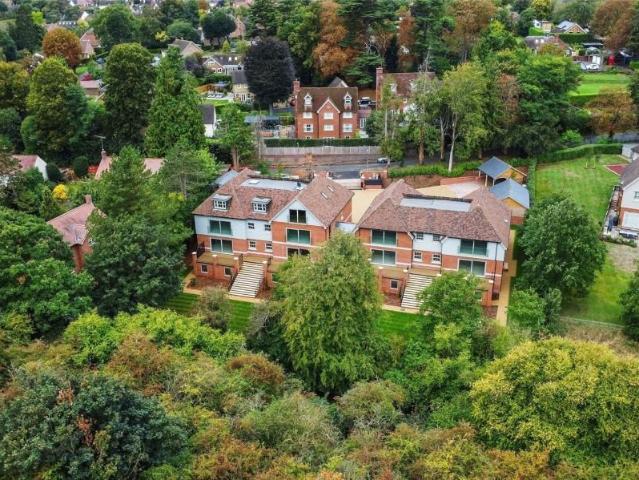 2 bed flat for sale