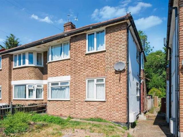 2 bed flat for sale