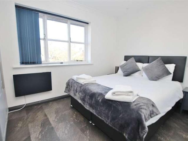 2 bed flat for sale