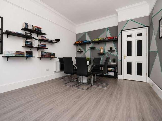 2 bed flat for sale