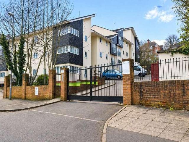 2 bed flat for sale