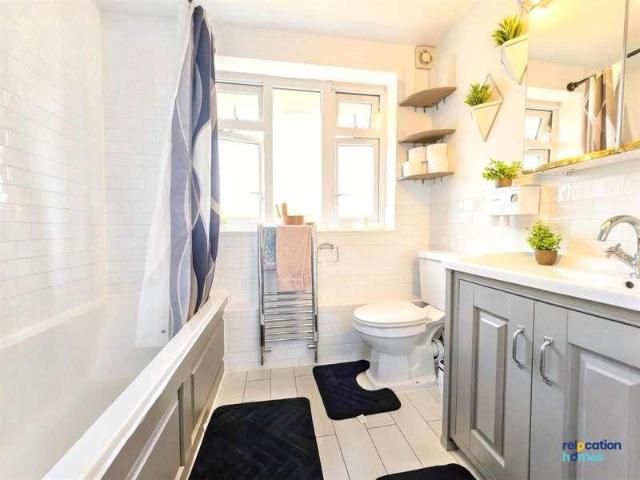 2 bed flat for sale