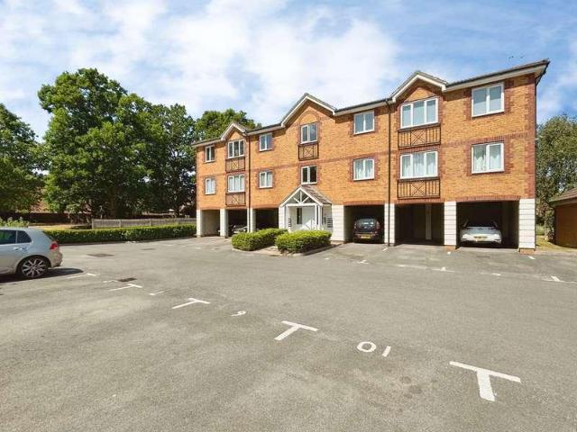 2 bed flat for sale