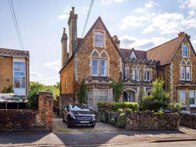 2 bed flat for sale