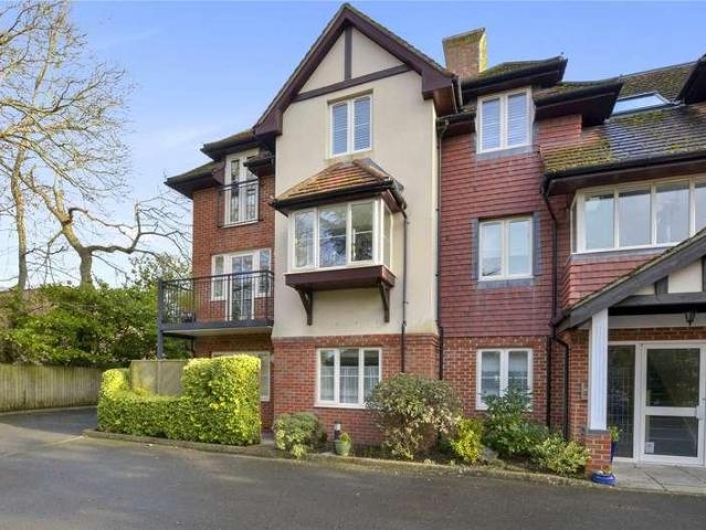 2 bed flat for sale