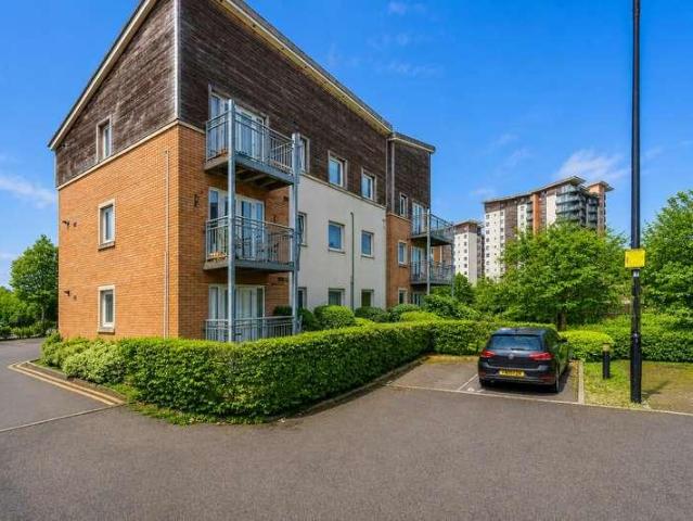 2 bed flat for sale