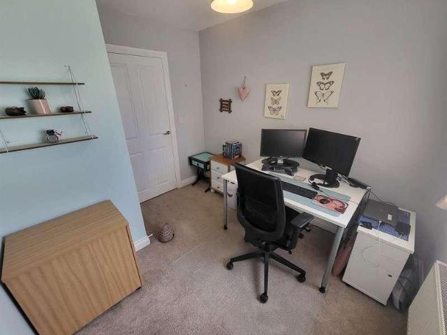 2 bed flat for sale